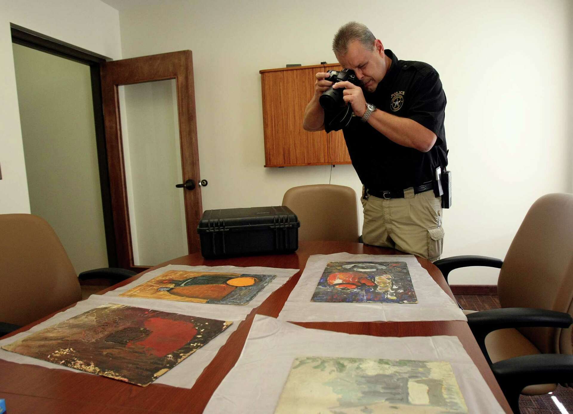 Portrait of family feud over artwork