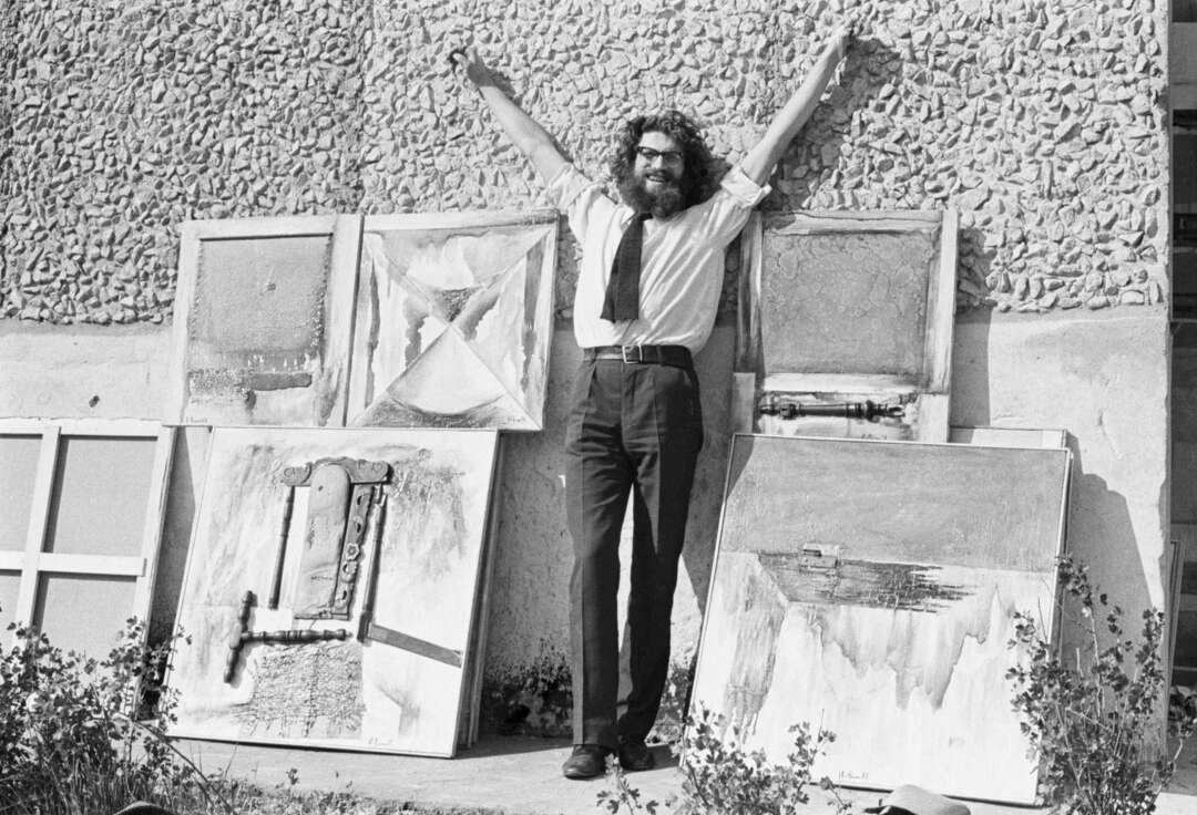 Portrait of family feud over artwork