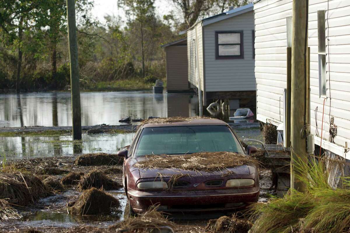 Days after Isaac, thousands still in the dark