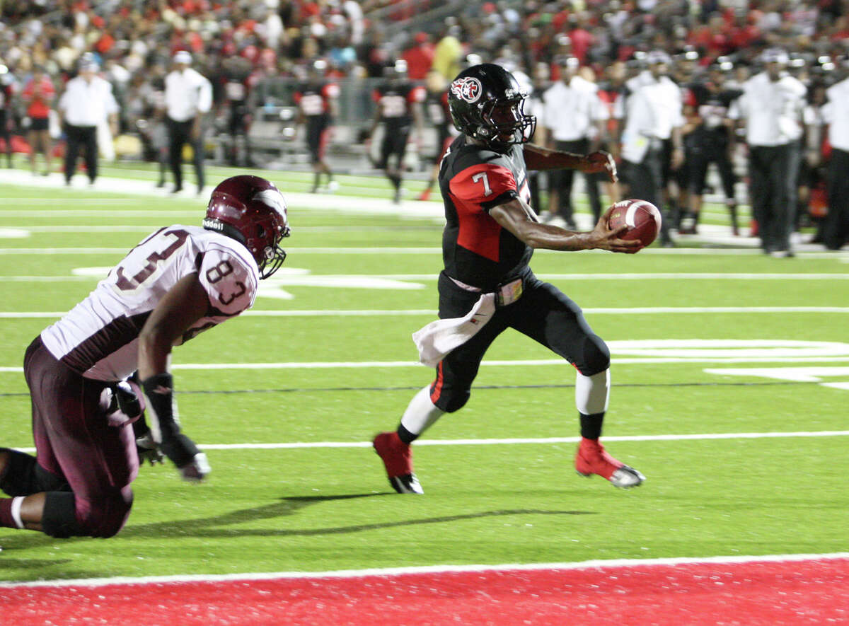 Port Arthur Memorial improving on offense