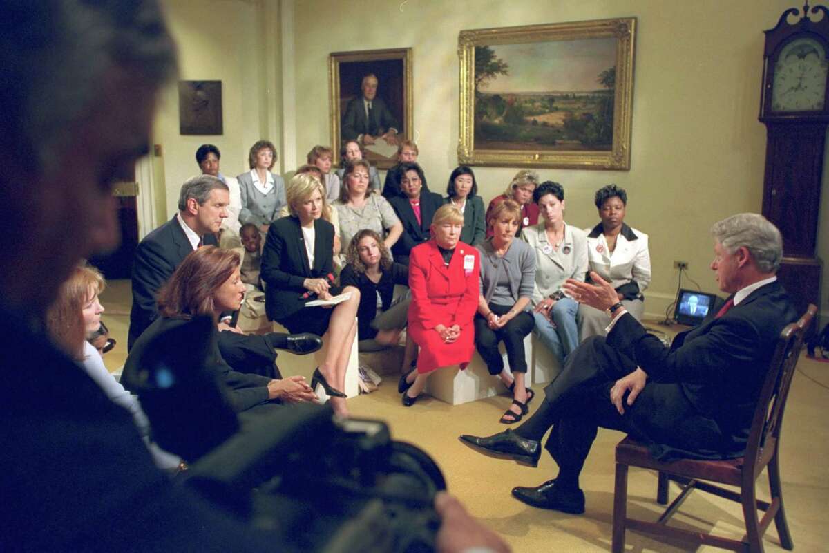 Bill Clinton to visit River Walk, Cisneros in February