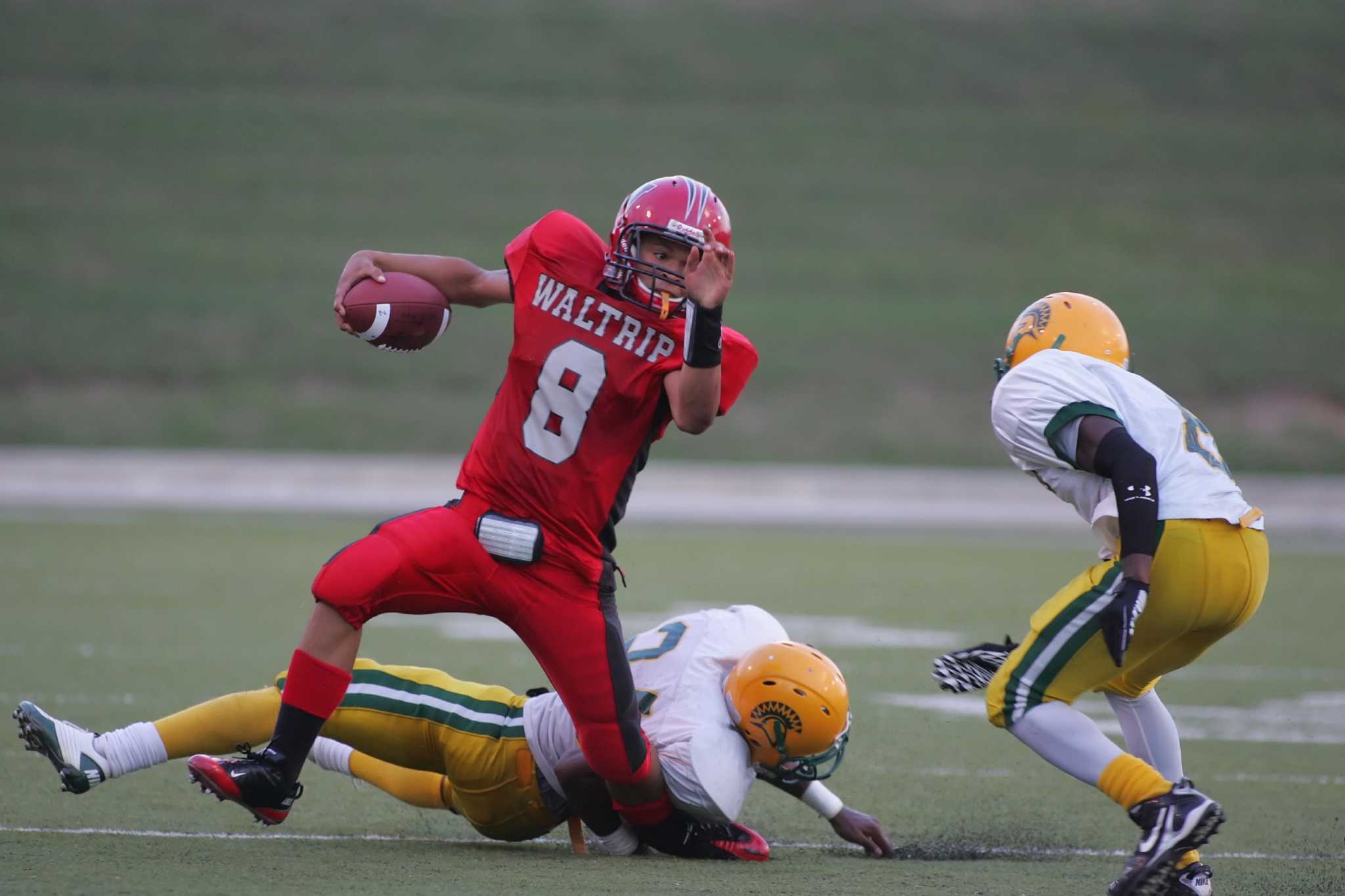 Football: Dailey, spread offense give Waltrip brand new look