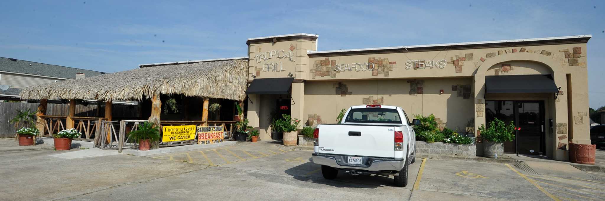 cat5: Mid-County eatery offers taste of the Tropics