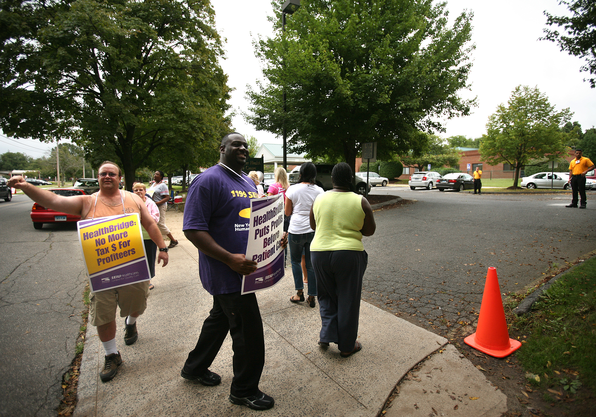Workers cope with long nursing home strike