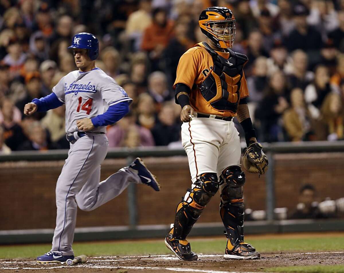 Scutaro's single lifts Giants over L.A.