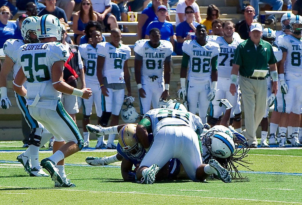 Tulane football player fractures spine