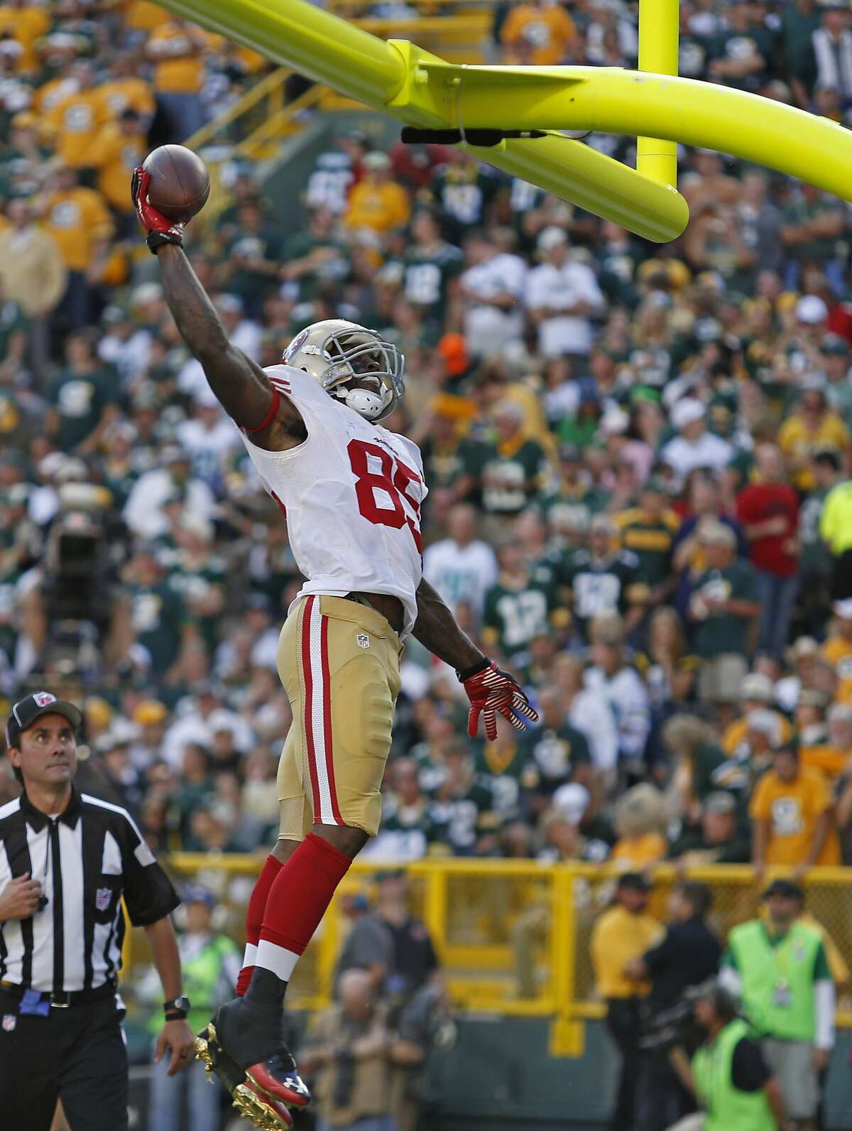 49ers' defense stuffs Green Bay, 30-22