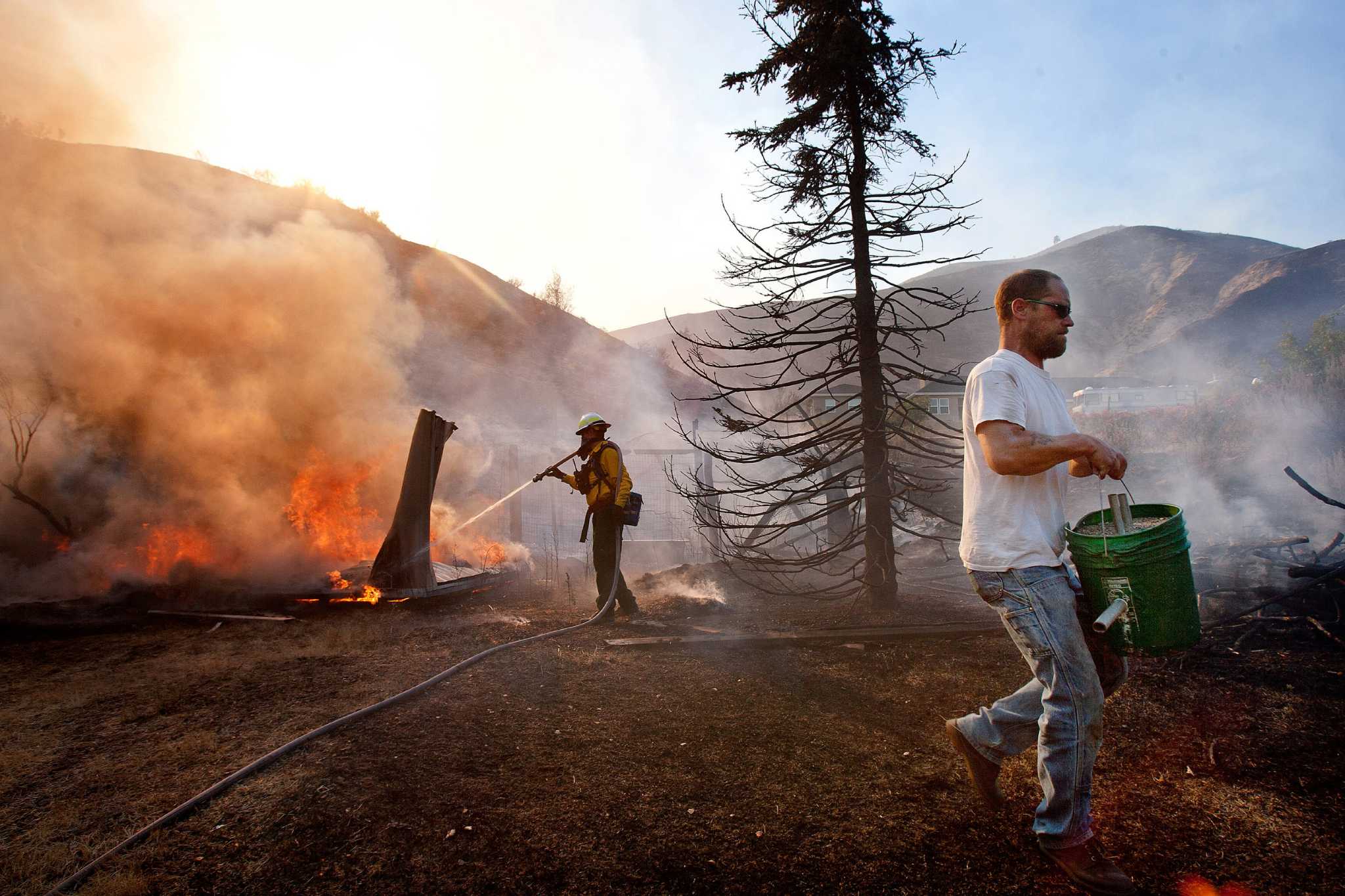 Wildfire burns near Wenatchee