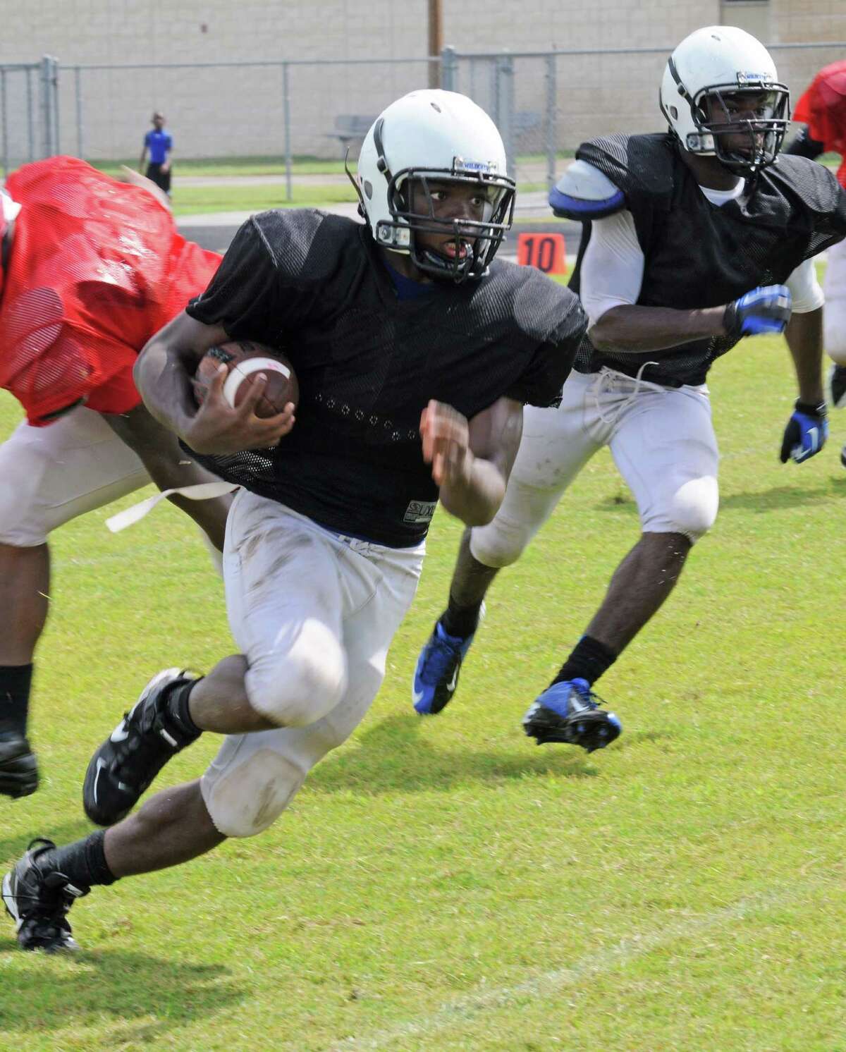 Football: Spring, Dekaney squaring off