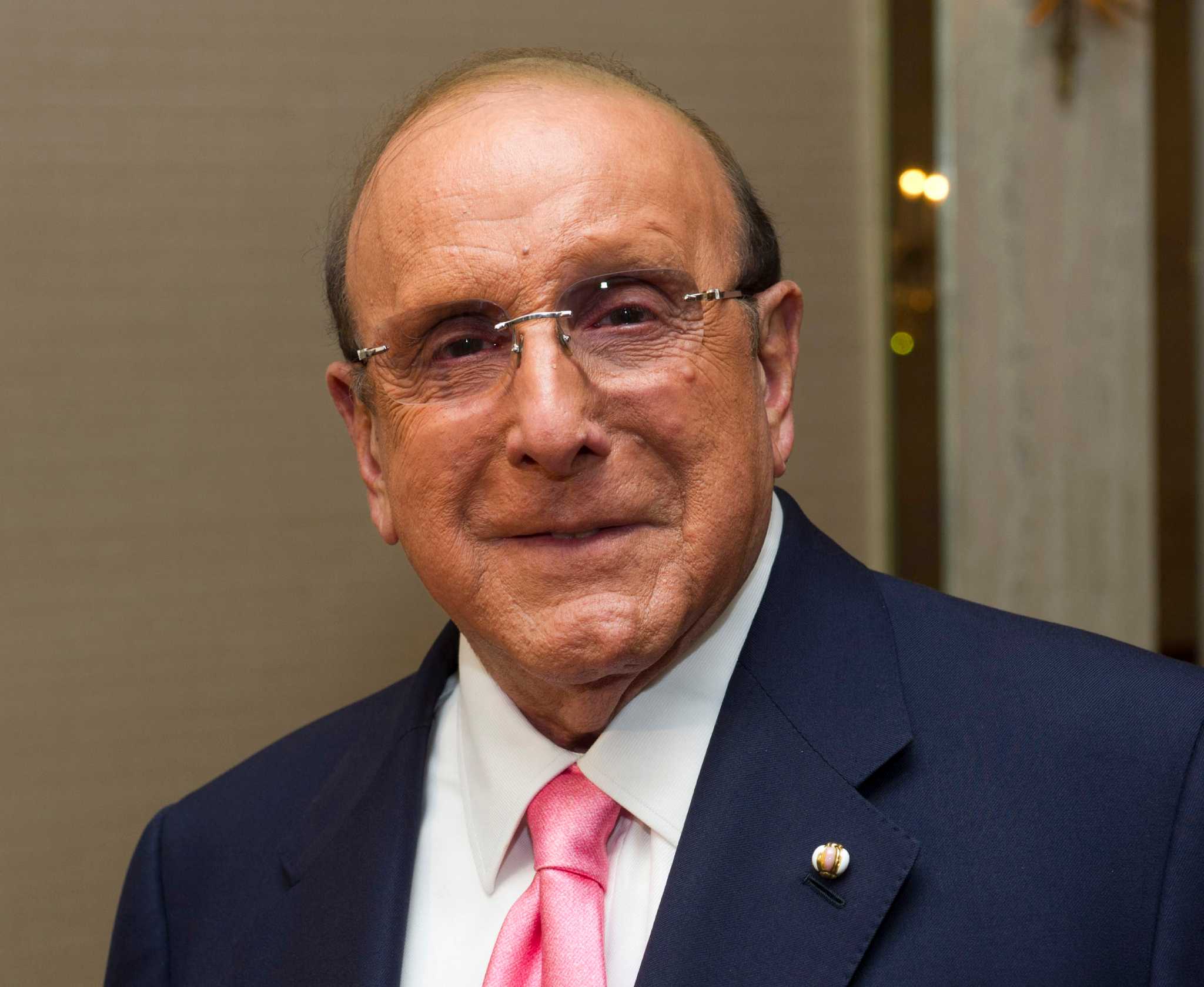 Music mogul Clive Davis to release autobiography