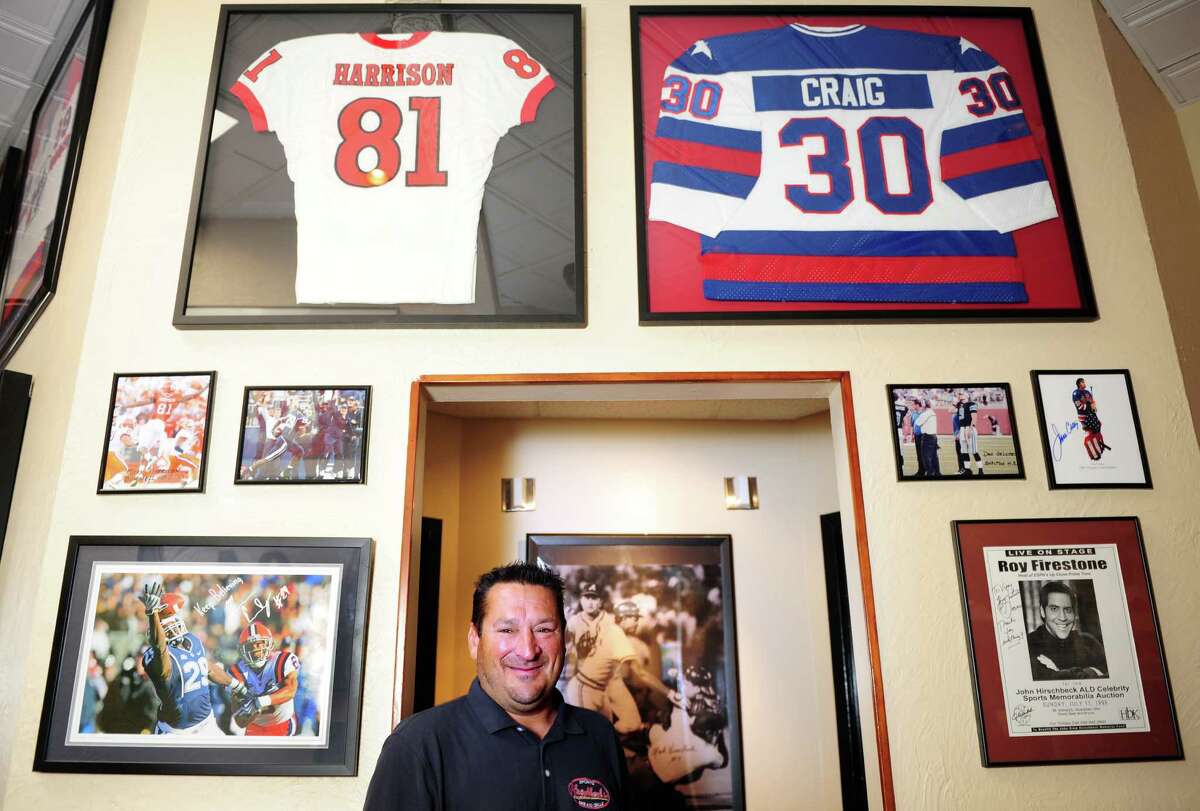 Ex-umpire open sports bar that's major league