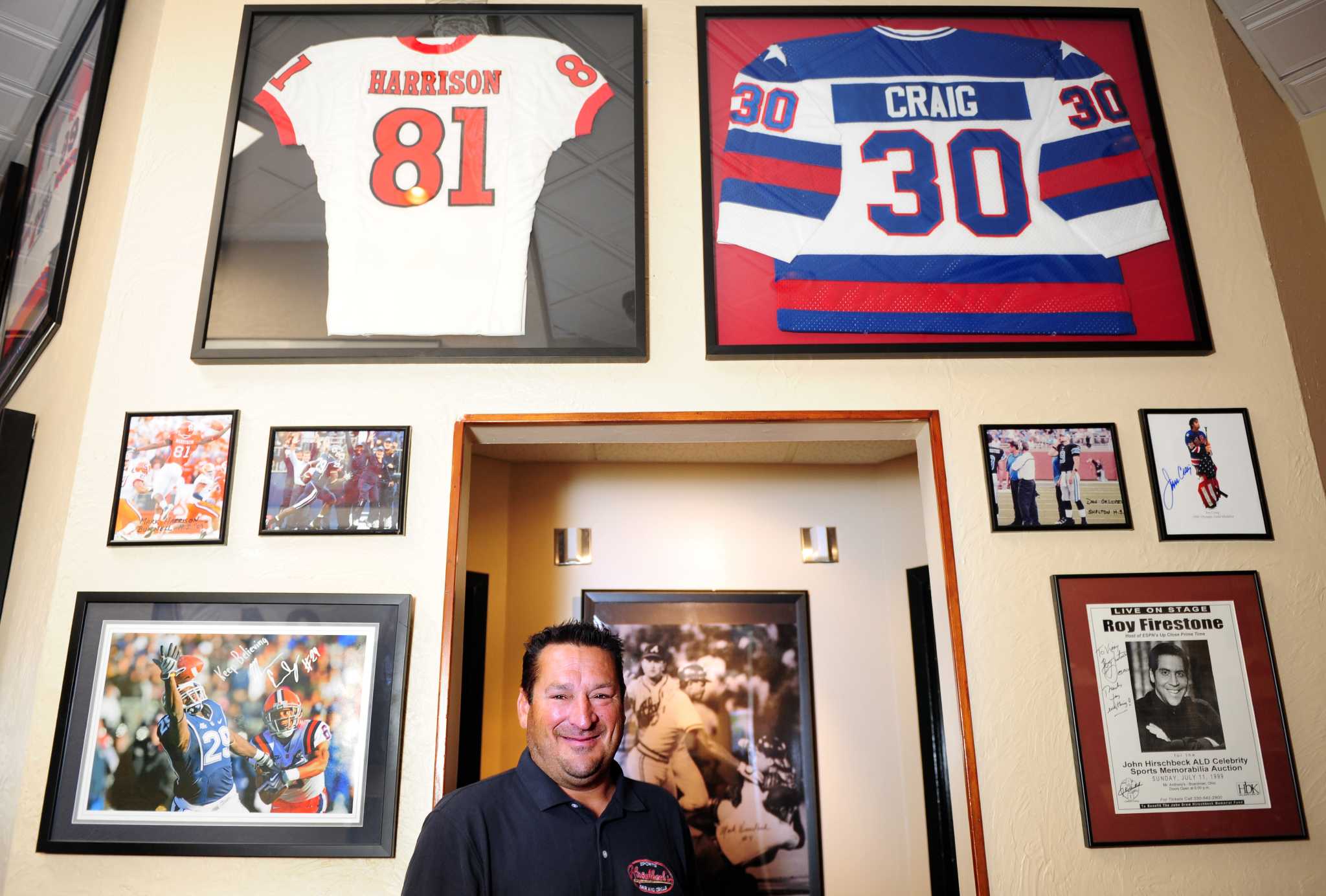 Ex-umpire open sports bar that's major league