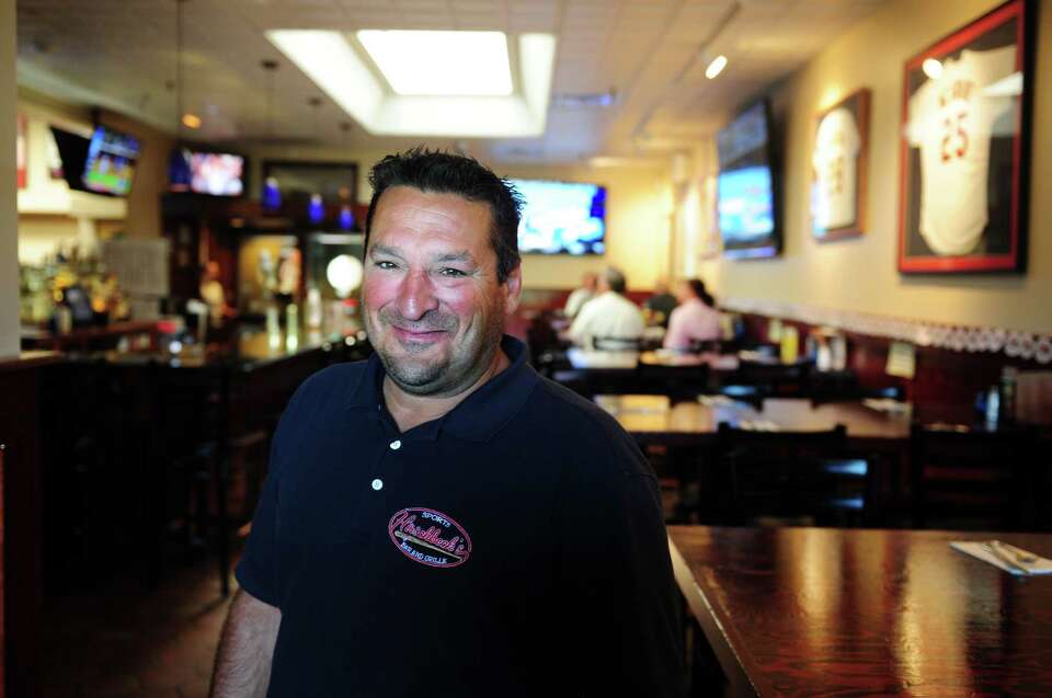 Ex-umpire open sports bar that's major league