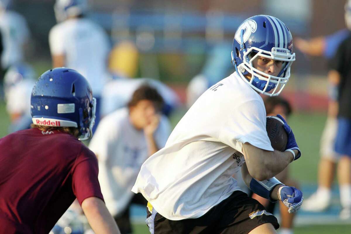 Darien football team has the talent to contend