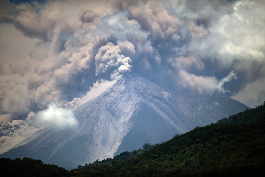 Guatemala volcano erupts - thousands flee