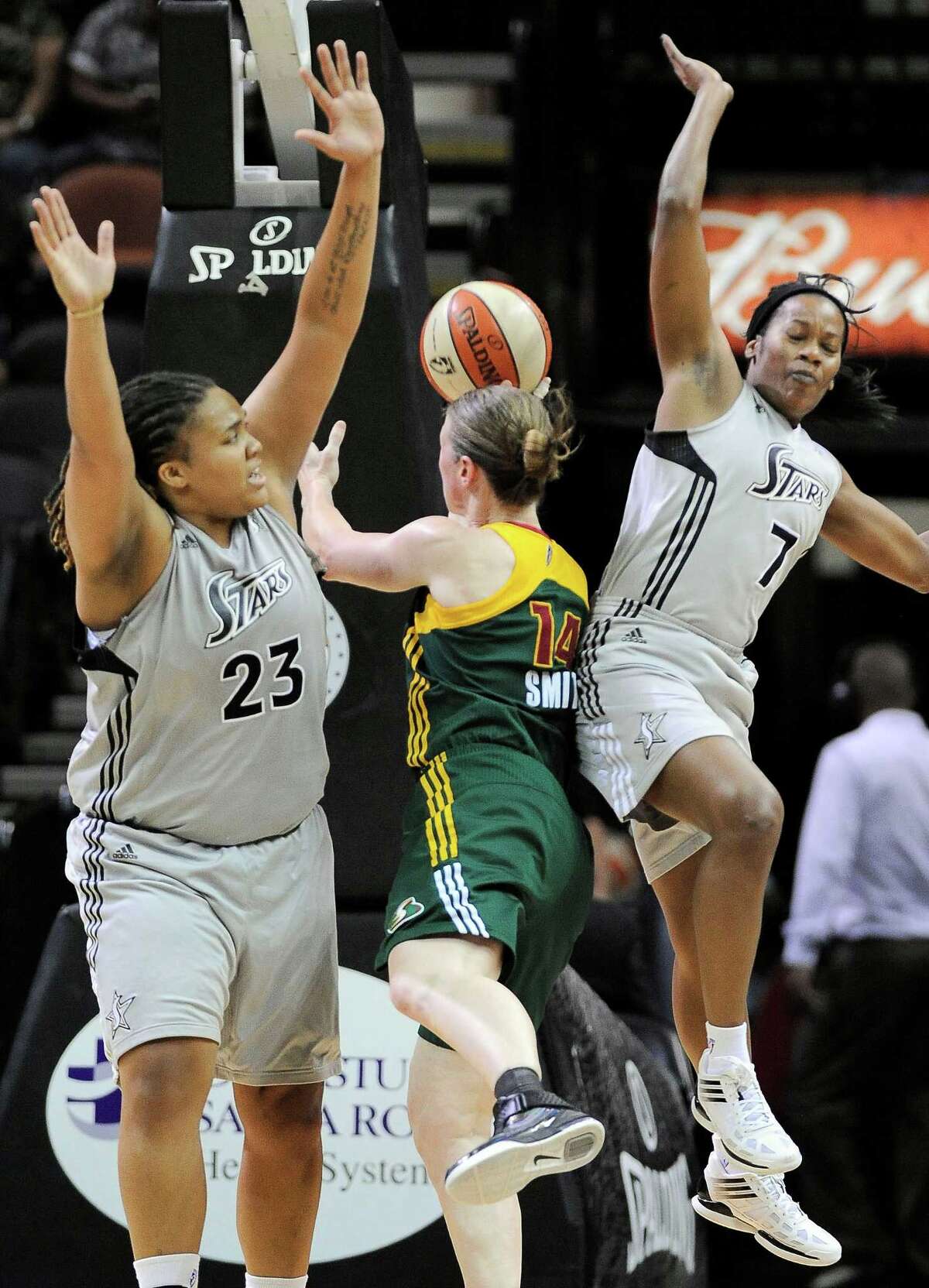 Perkins re-signs with Silver Stars