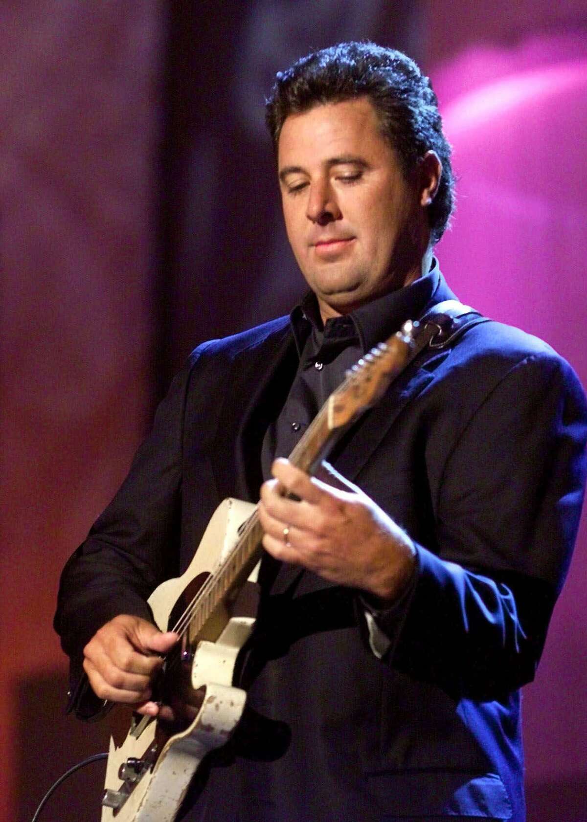 Busy Vince Gill heads to Majestic