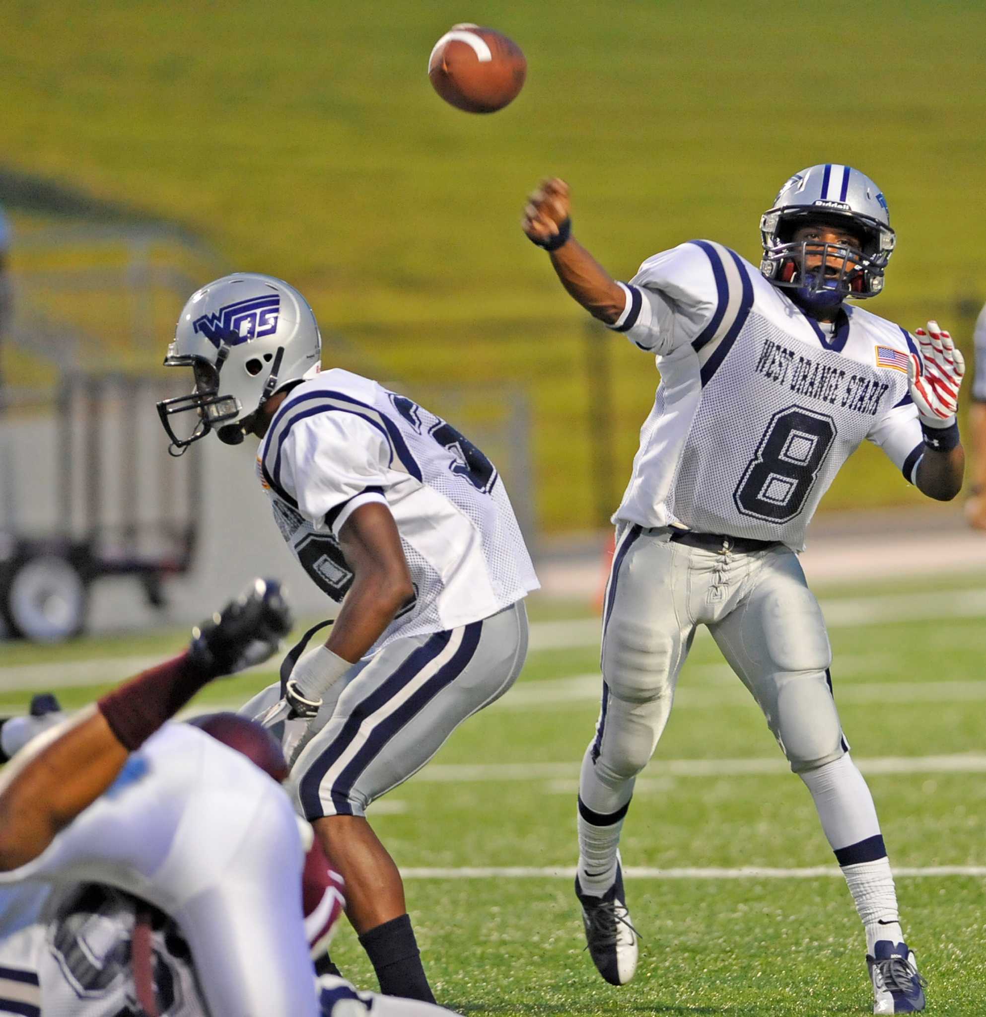 Jimmy Salter shines as West Orange-Stark quarterback