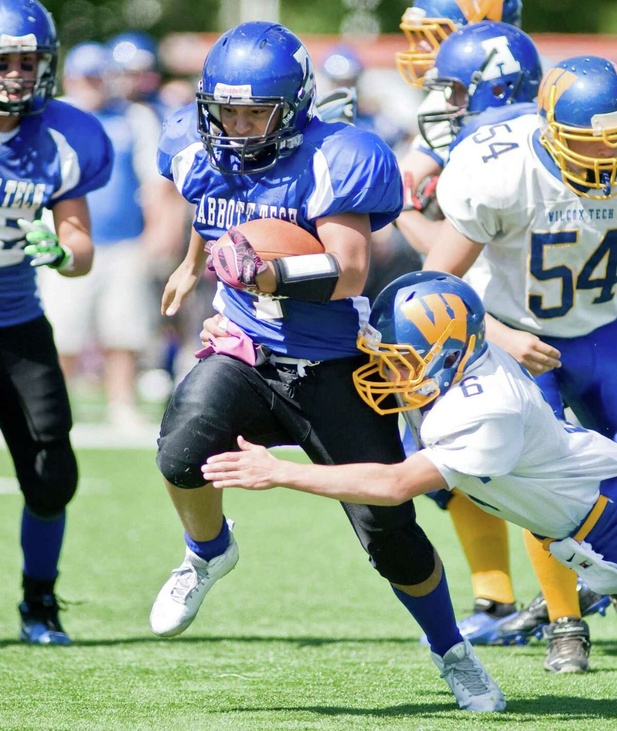 Abbott Tech football team throttles Wilcox Tech for first-ever 1-0 start