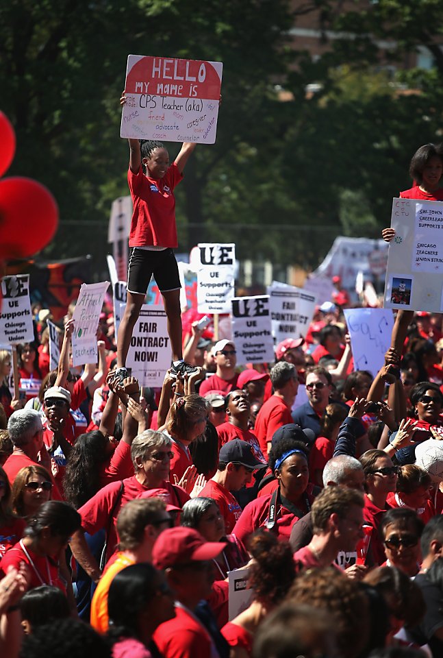 Chicago teachers rally as deal nears
