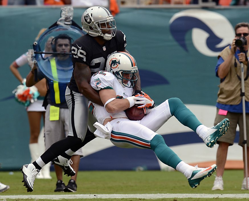 Brian Hartline burns Raiders' corners