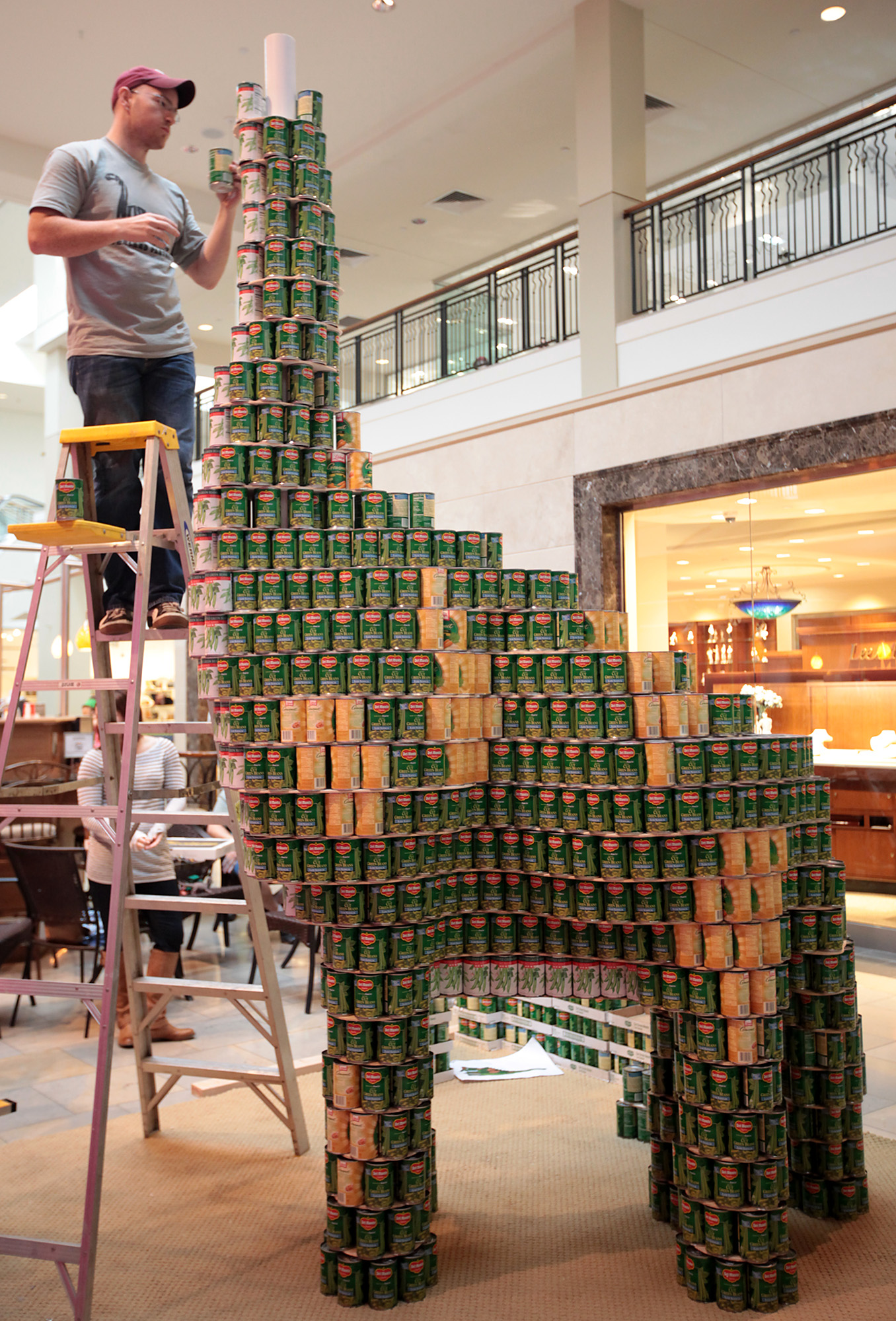 Contestants display can-do structures