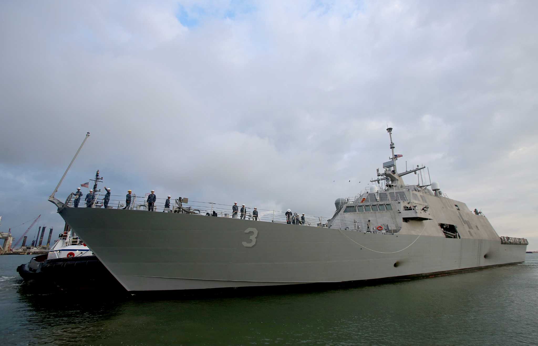USS Fort Worth opens for public tours