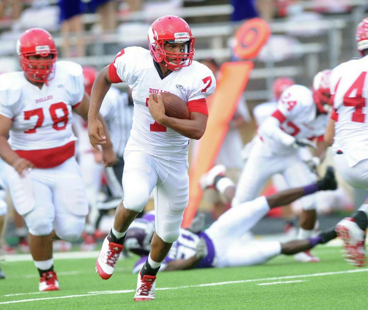 Football: Dulles' Harris making up for lost time