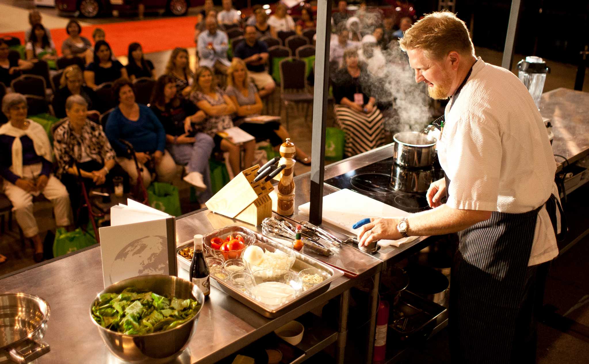 Celebrities draw crowds of foodies to MetroCooking Houston