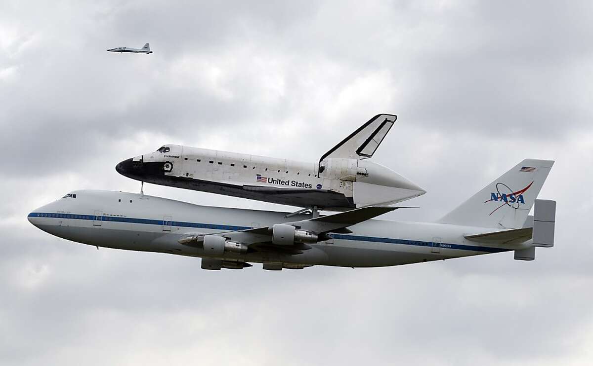 Shuttle Endeavour flies over Bay Area