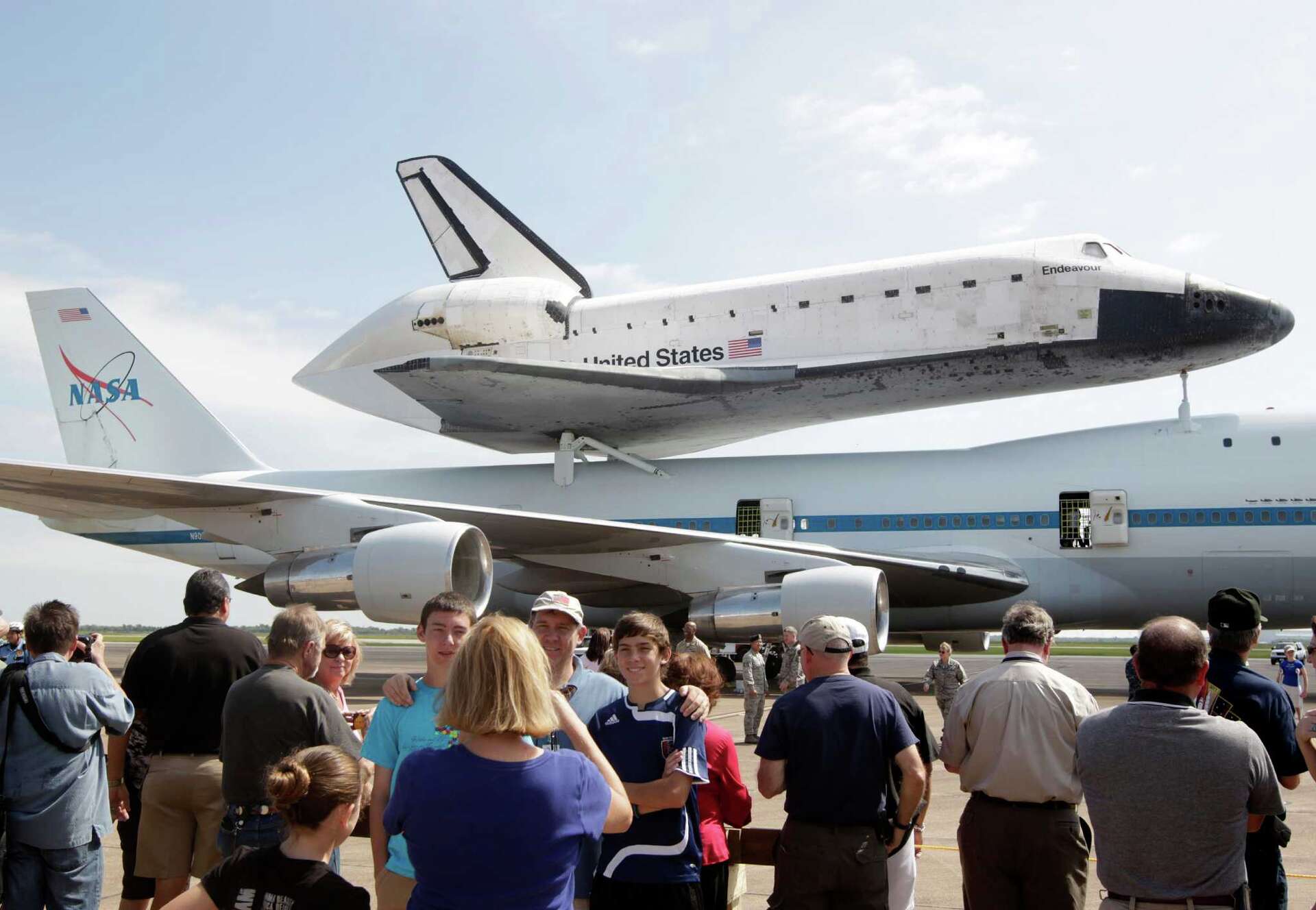 Space shuttle leaves Houston for new home in Calif.