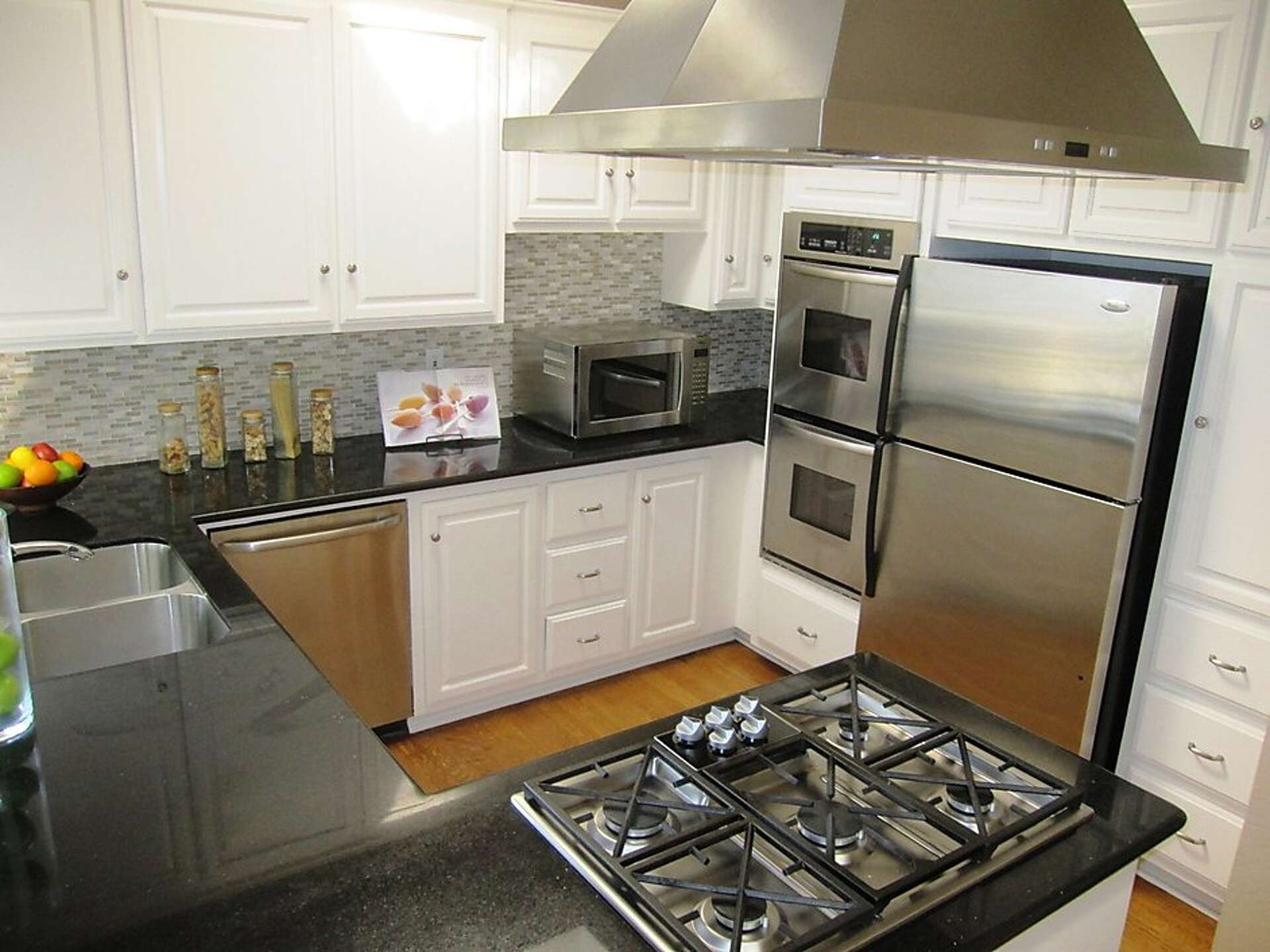 1925 Tri-level in Alameda is full of period detail