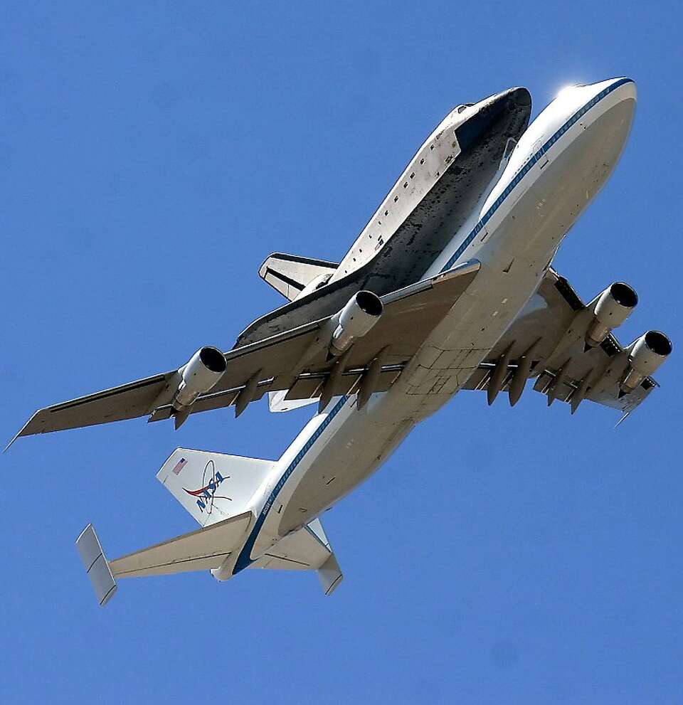 Shuttle Endeavour flies over Bay Area