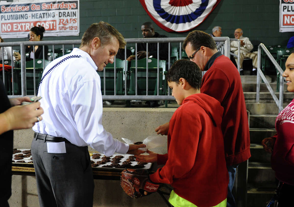 Bluefish GM Shepard: Where's Peyton's love for Bridgeport?