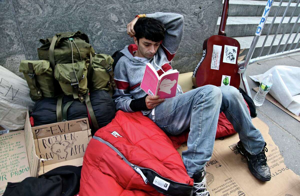Photos: Lining up for iPhone 5
