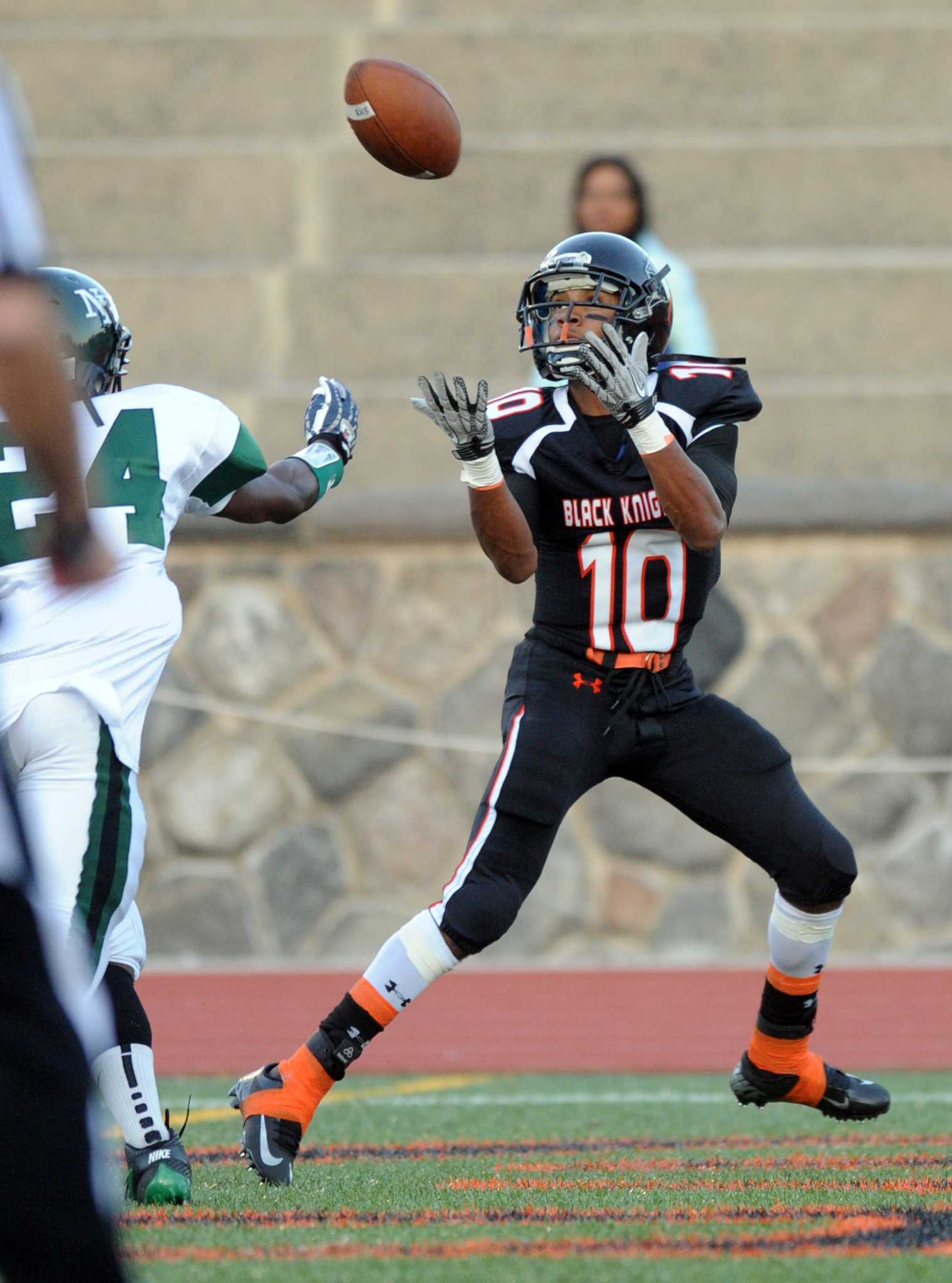 Webb leads Stamford football past Norwalk in Dixon's honor