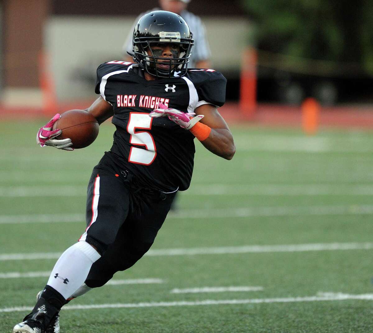 Webb leads Stamford football past Norwalk in Dixon's honor