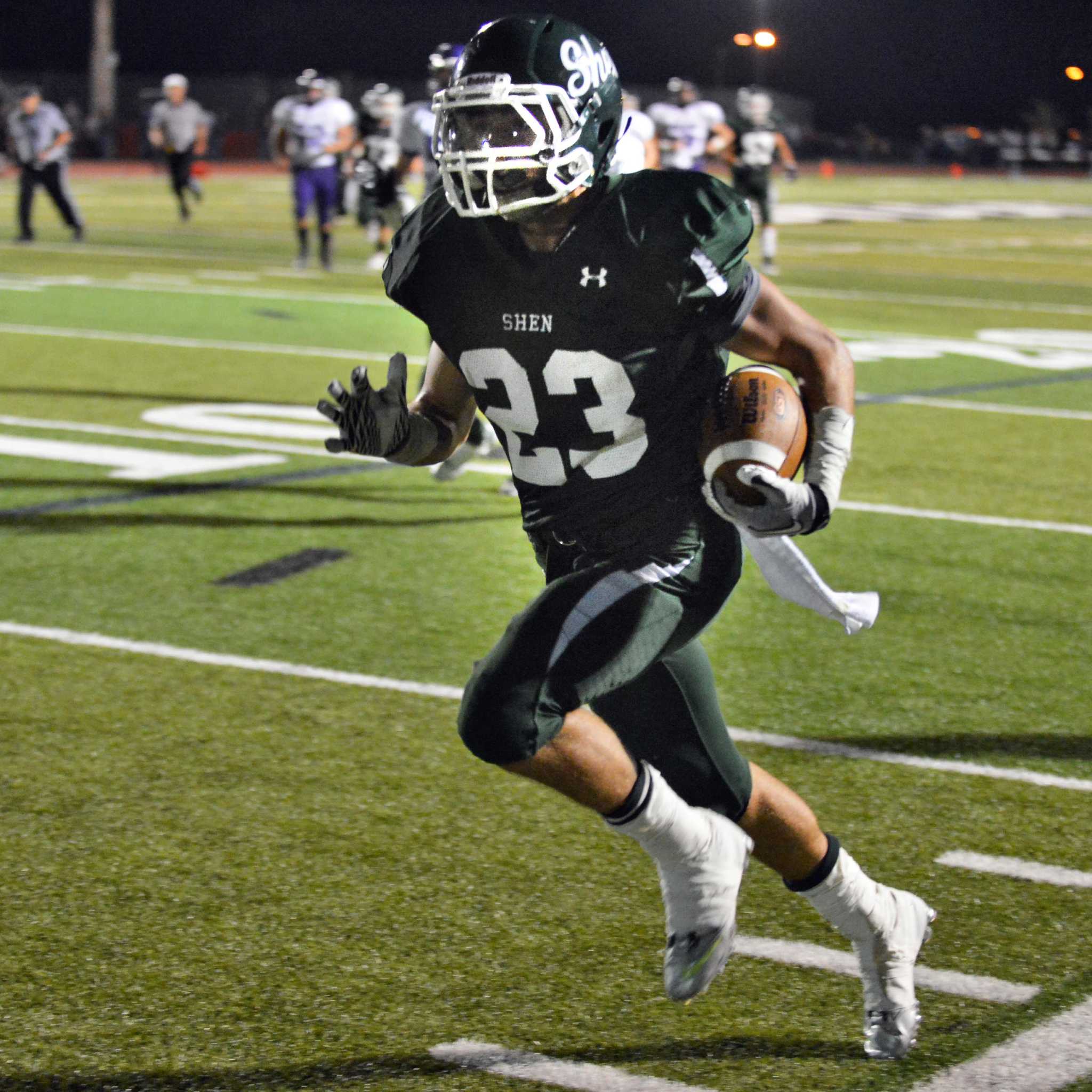 Fama has his day in Plainsmen rout