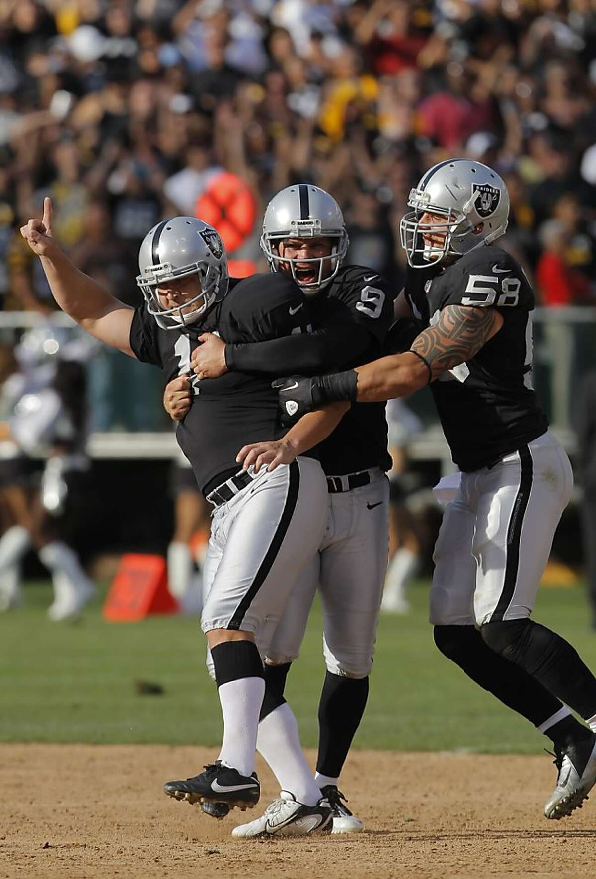 Janikowski kicks Raiders past Steelers