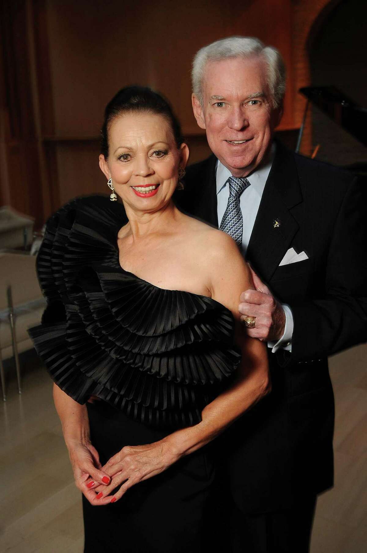 'Singing With the Houston Idols' benefits HGO