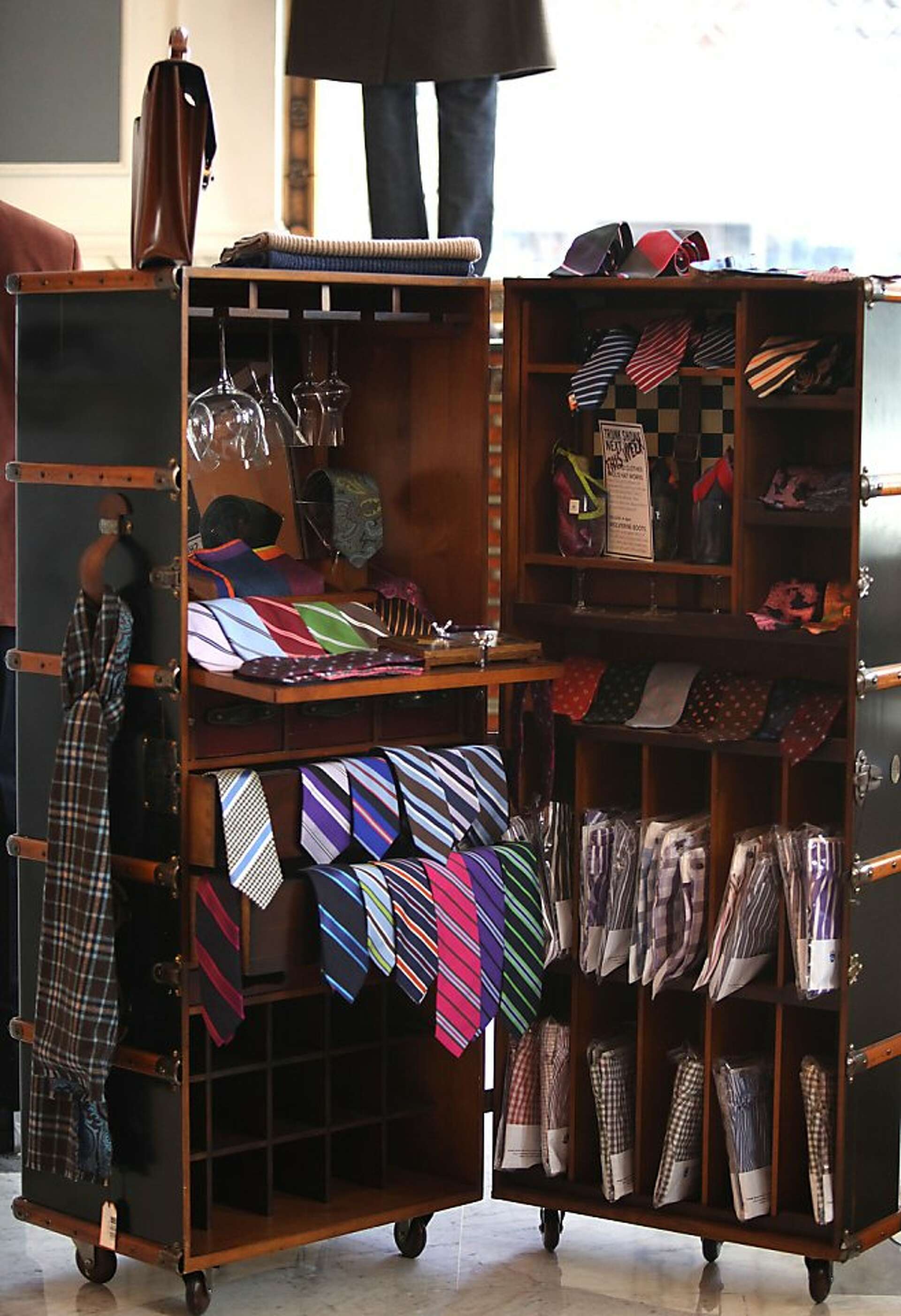 Wingtip shop, private club opens in S.F.