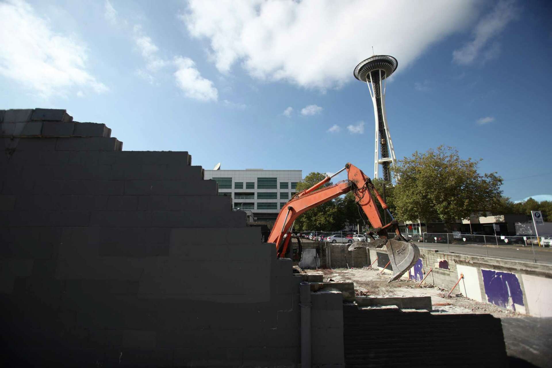 'Skoochies kids' reminisce as former underage club is torn down