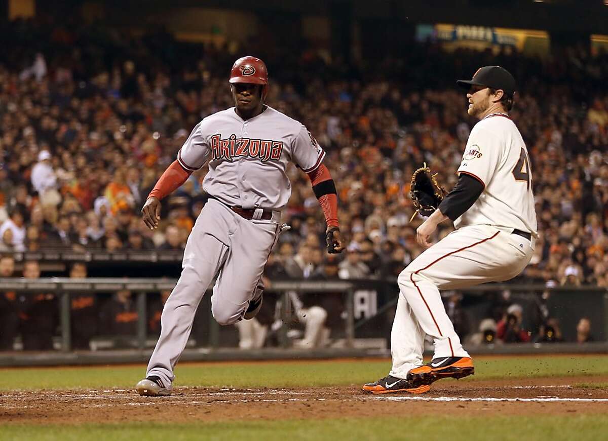 Lincecum, Giants lose to D'backs, 7-2