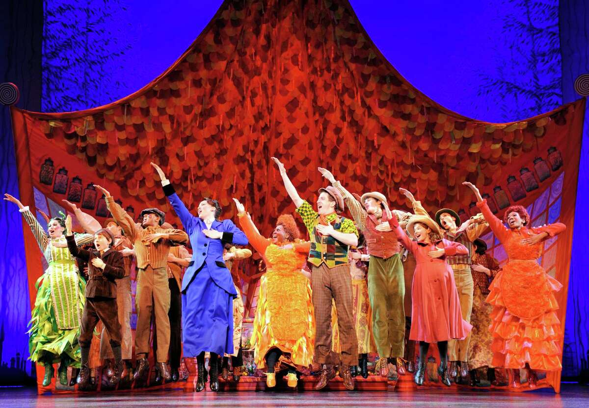'Poppins' delights with visual magic