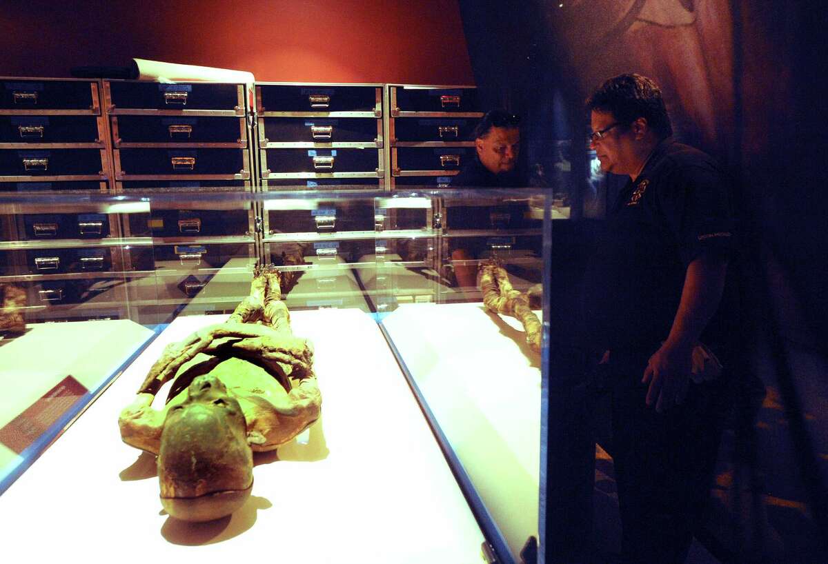 Unwrapping the secrets of mummies