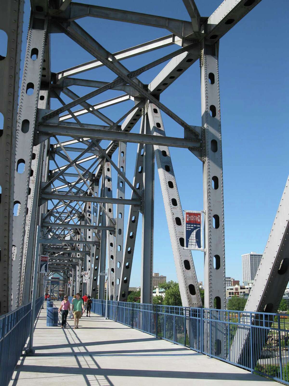 There's a big dam bridge in Little Rock
