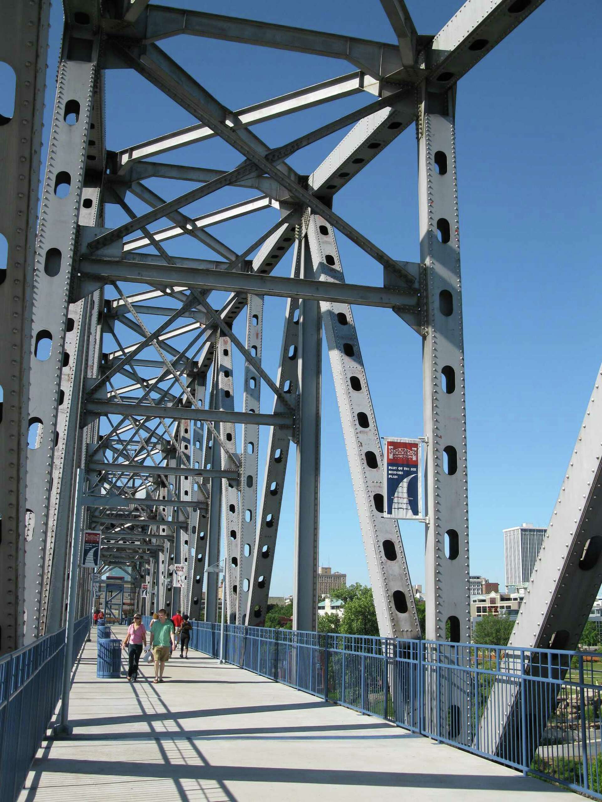 There's a big dam bridge in Little Rock
