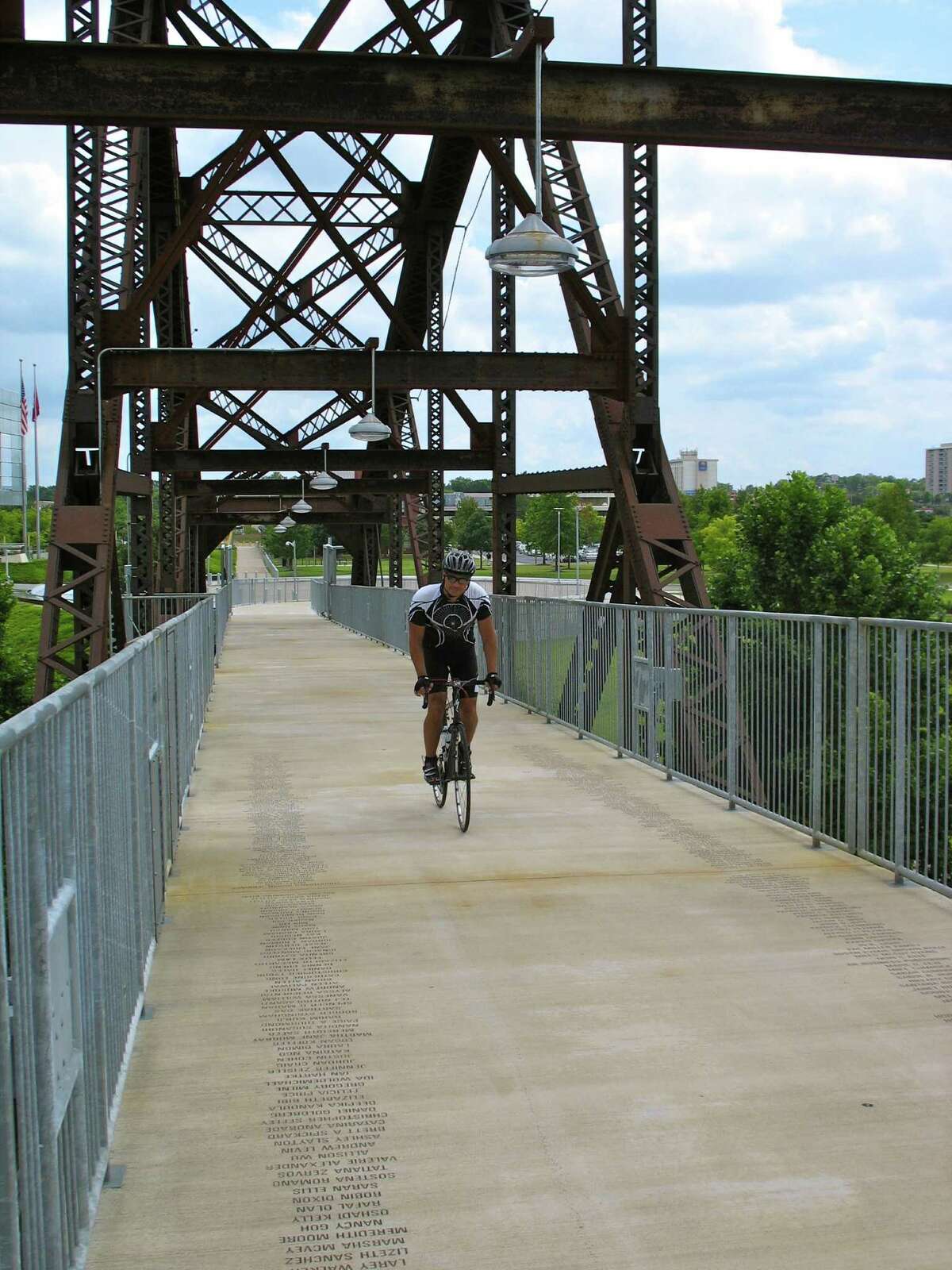 There's a big dam bridge in Little Rock