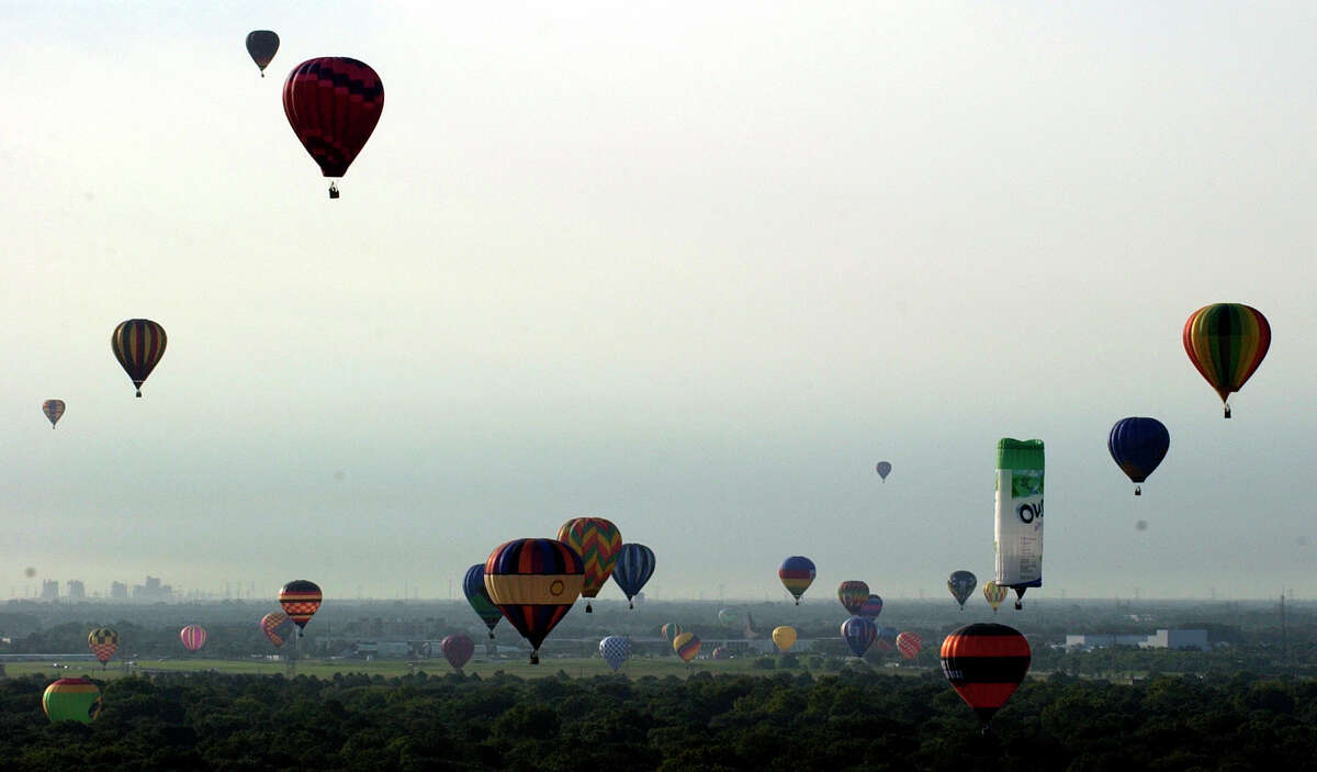 Hot air balloons take flight over Clear Lake