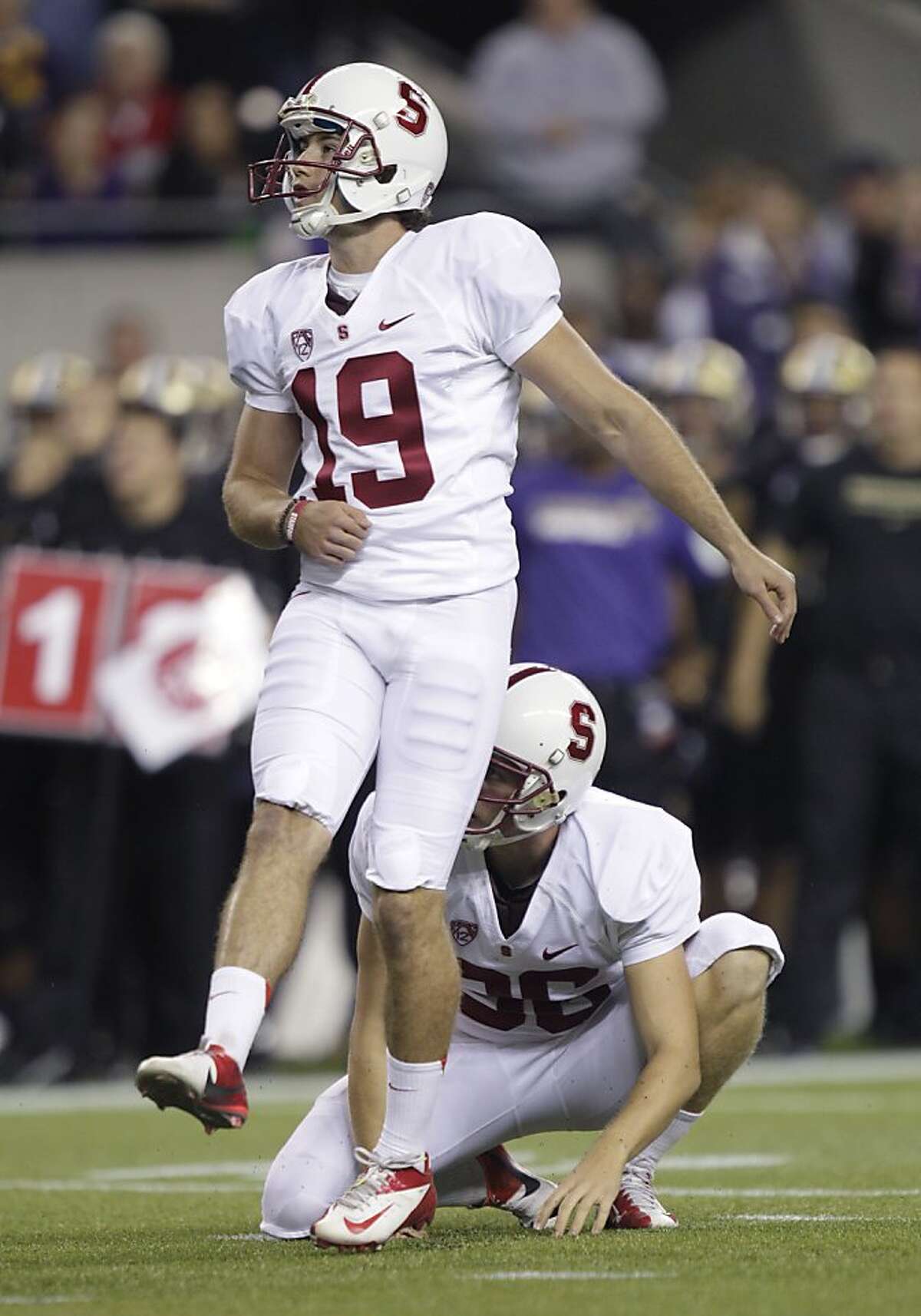 Stanford upset by Washington, 17-13